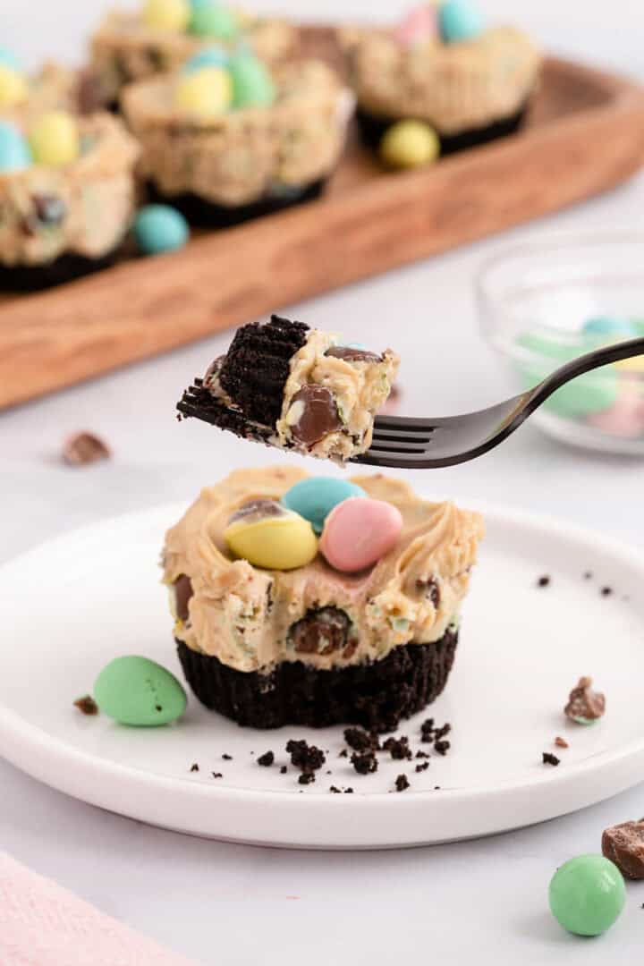 Mini Eggs No Bake Cheesecake - My Rad Kitchen
